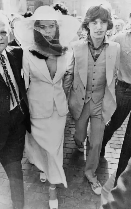 Costume instead of wedding dresses: Emily Ratakovski, Bianca Jagger and another 5 bold 46406_2