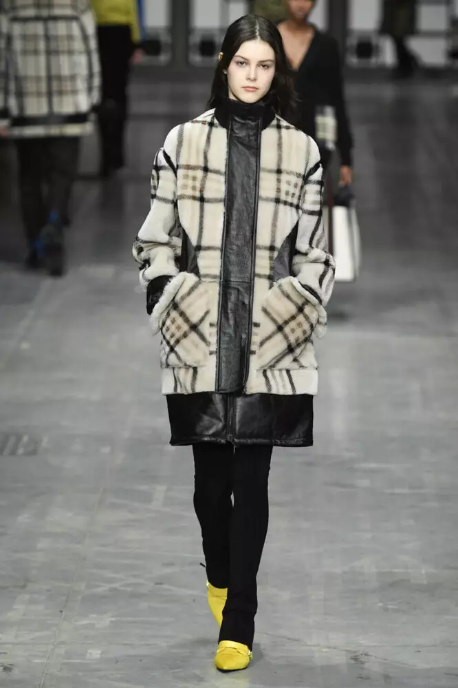 Outerwear on offseason: 10 TRUSSARDI onions with coats, leather and anoras 46428_8
