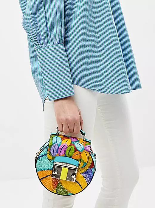 With flowers, round and plastic: 8 small handbags for spring 46488_2