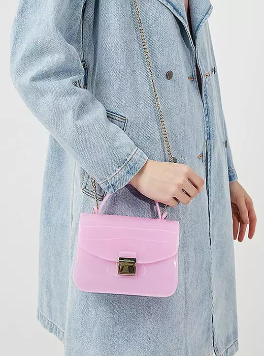 With flowers, round and plastic: 8 small handbags for spring 46488_3