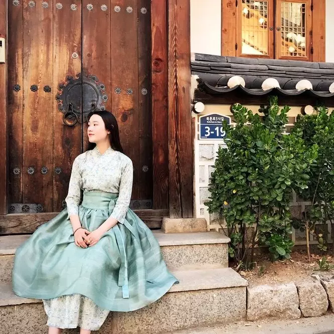 Hanbok in a new way: we understand the trend from Korean designers 46534_2