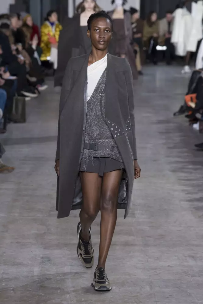 Wrapped in a blanket: 16 onions Rick Owens with XXXL coat and sports shorts 46586_14