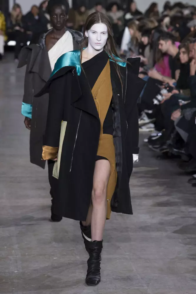 Wrapped in a blanket: 16 onions Rick Owens with XXXL coat and sports shorts 46586_16