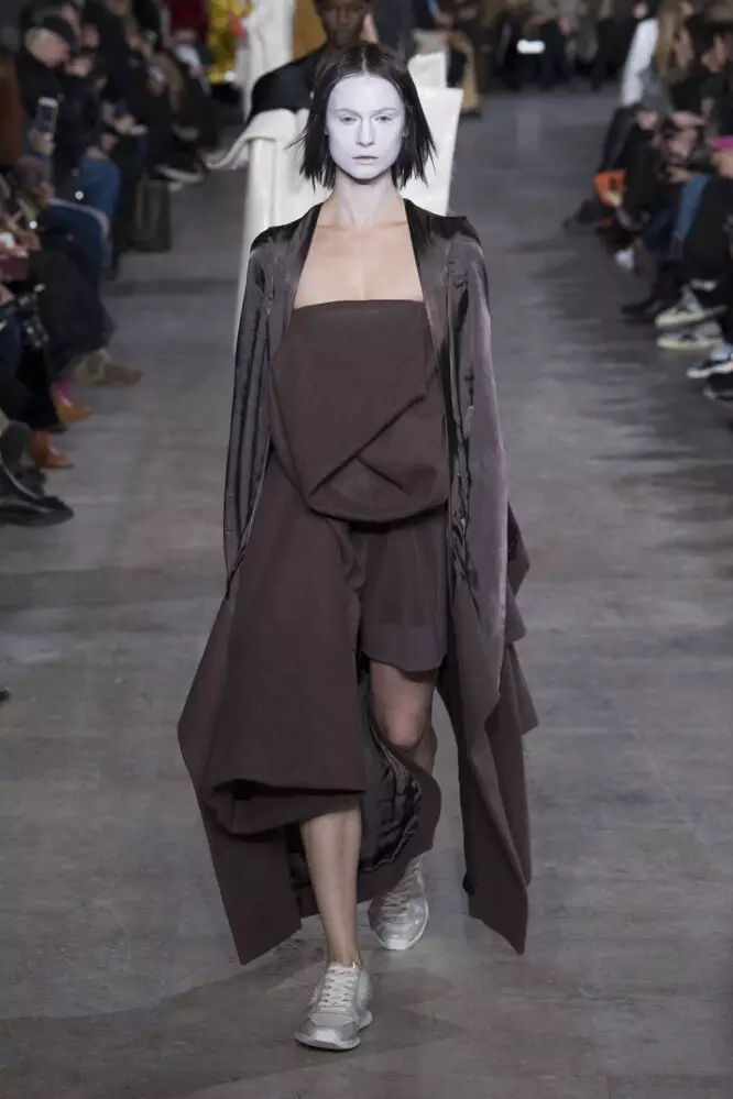 Wrapped in a blanket: 16 onions Rick Owens with XXXL coat and sports shorts 46586_8