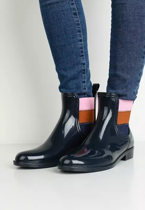 And with jeans, and with dress: 5 pairs of Chelsea boots for any case 47105_5