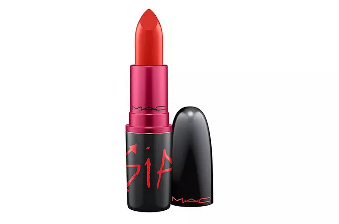 Matte revolution: 8 best matte lipsticks and brilliants that do not drown lips 47229_4