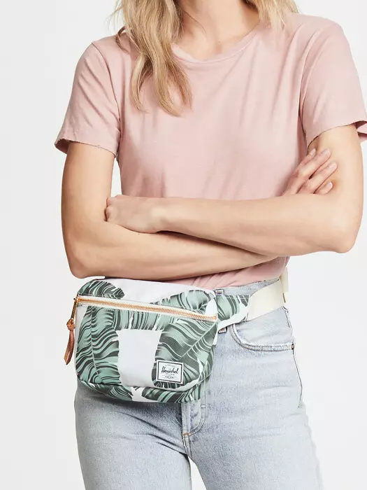 In sequins and plastic: 5 stylish waist bags for spring 47261_5