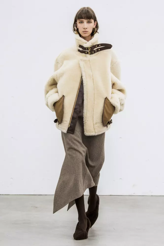 What if not a fur coat and not down jacket? 6 Actual Trends in Hyke Overhead Clothes 47323_5