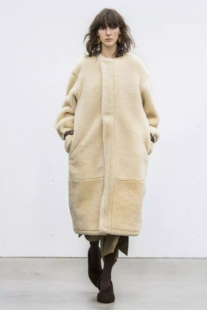 What if not a fur coat and not down jacket? 6 Actual Trends in Hyke Overhead Clothes 47323_6