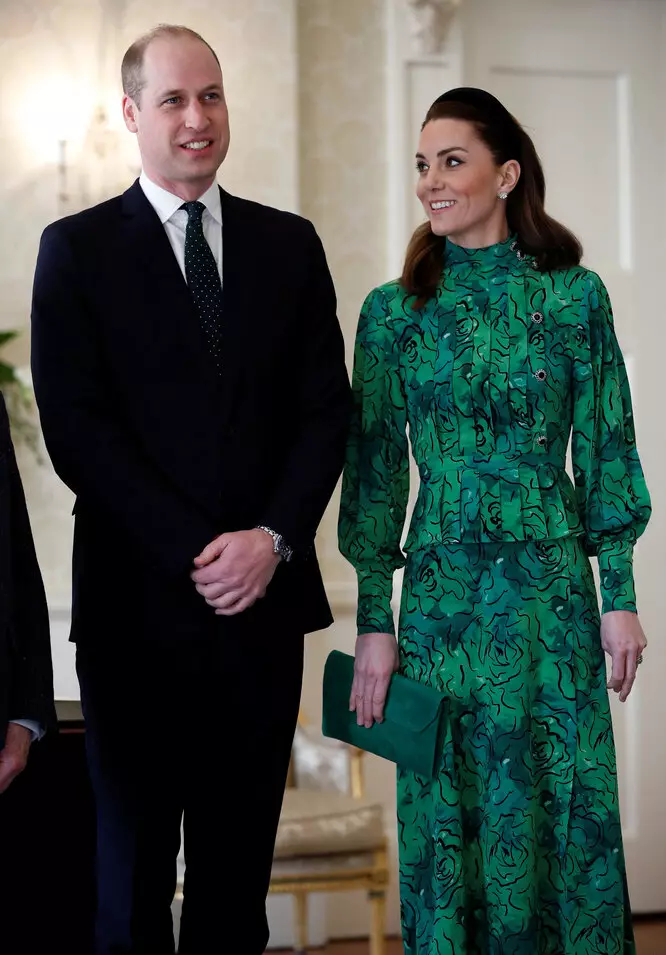 Divatos bevétel ír írás: Kate Middleton megérkezett az Emerald-szigetre az azonos színű ruhában 4740_2