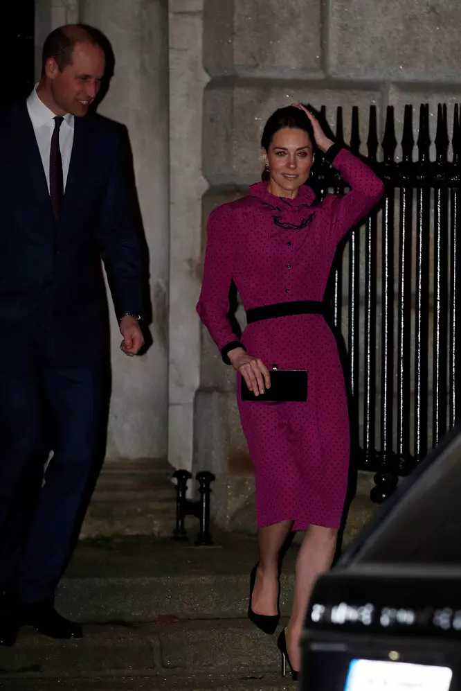 Kate Middleton u botua në një fustan të vjela, Sewn Oscar de la qira 4783_3