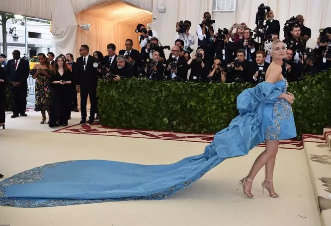 Divine creatures: 6 best images Met Gala 2018 48338_3