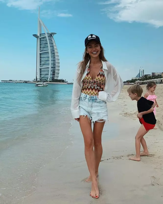 Anna Hilkevich na Bikini nwere ihe ọchị na Dubai: video na-akpa ọchị 484_2