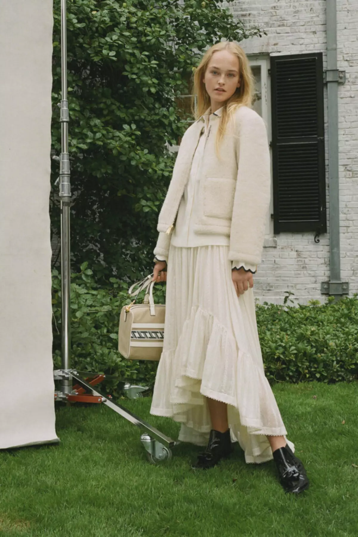 Long skirts, sweaters and caps: 12 summer images of Tory Burch in rustic style 48732_1