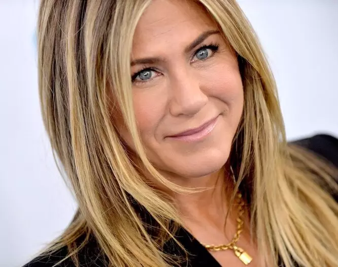 How to achieve a healthy hair shine? Tells the hairdresser Jennifer Aniston 49144_1