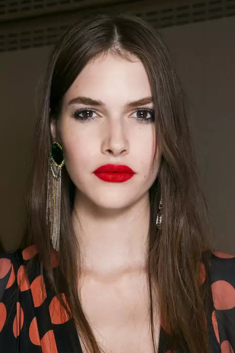 How to combine red lipstick with colored bright shadows and not look vulgar 49358_5