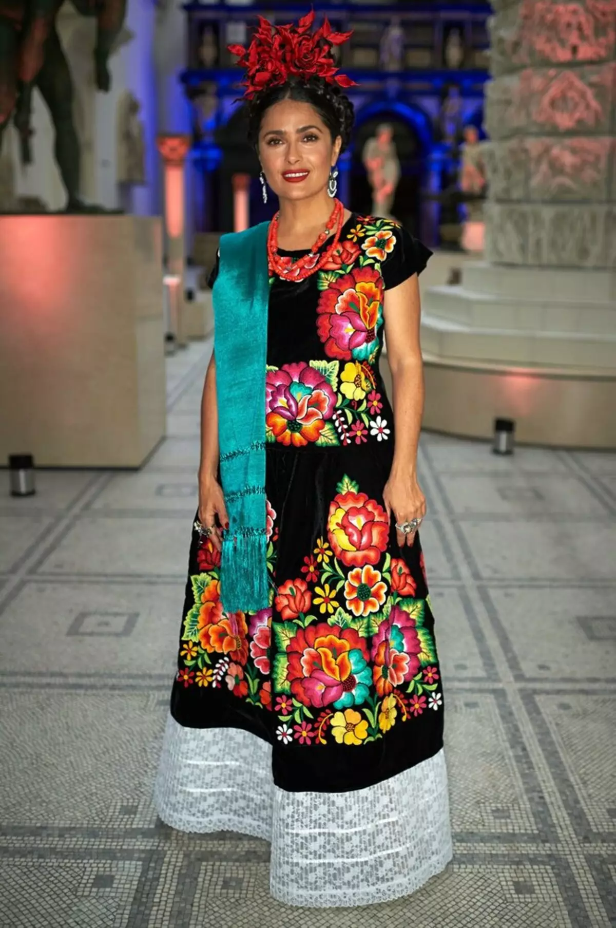 I got into the role: Salma Hayek was published in the image of Frida Kalo 49371_2