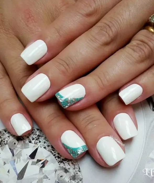 White manicure: 25 incredible ideas for summer 49436_22
