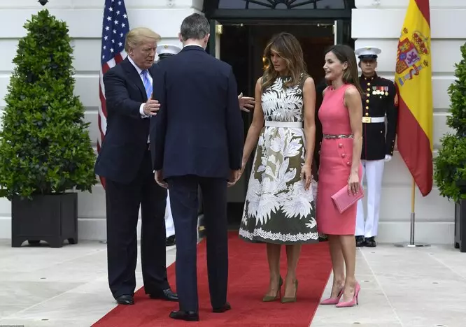 The most stylish tandem: Melania Trump met with the Queen Leticia 49506_2