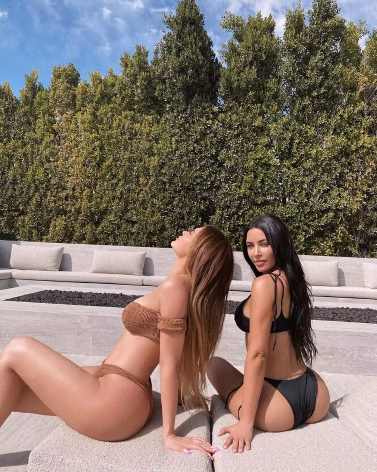 Kim Kardashian tkompli l-esperjenza paċenzja żewġha, joħloq fil bikini ċkejkna 4973_3