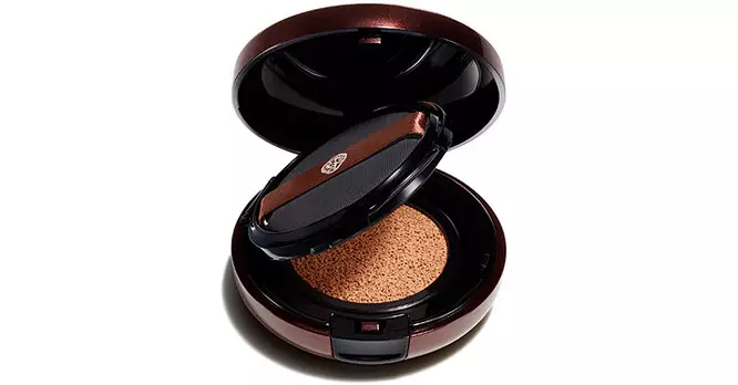 Great living: the best highlights and bronzers for summer makeup 49760_9