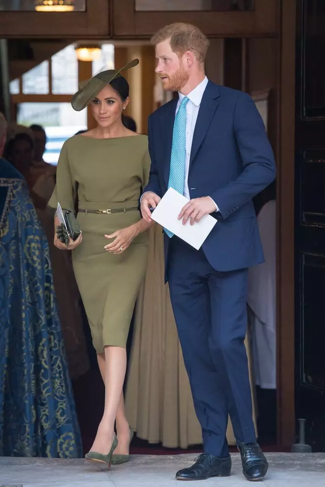 Not attracting attention: Megan Plankeeper on the christenings Prince Louis in a khaki color dress 50035_1