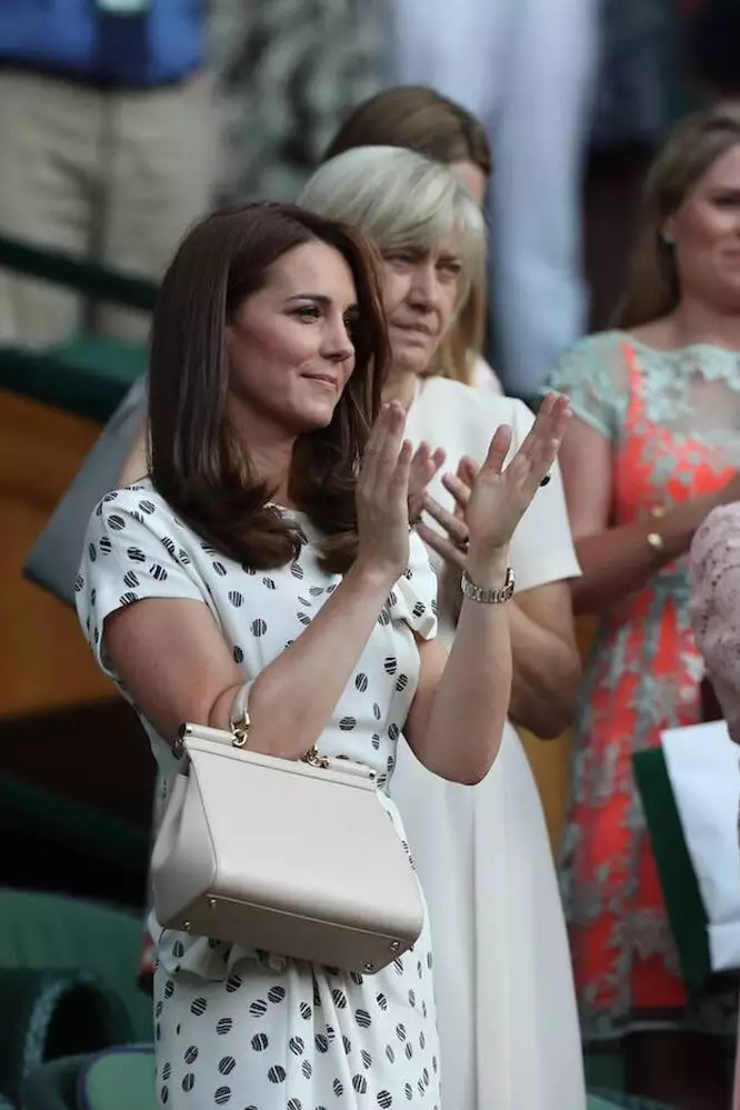 Duchess Catherine and Kim Kardashian adore this accessory! 50397_1