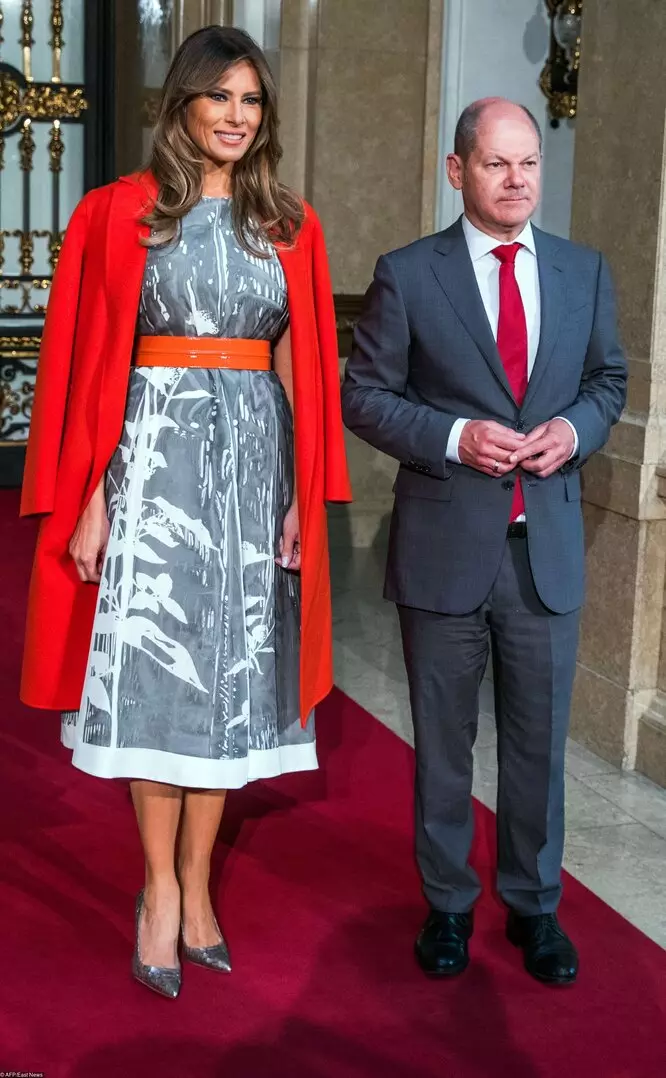 This is the output: Melania Trump showed how to wear one dress in different ways 50419_3