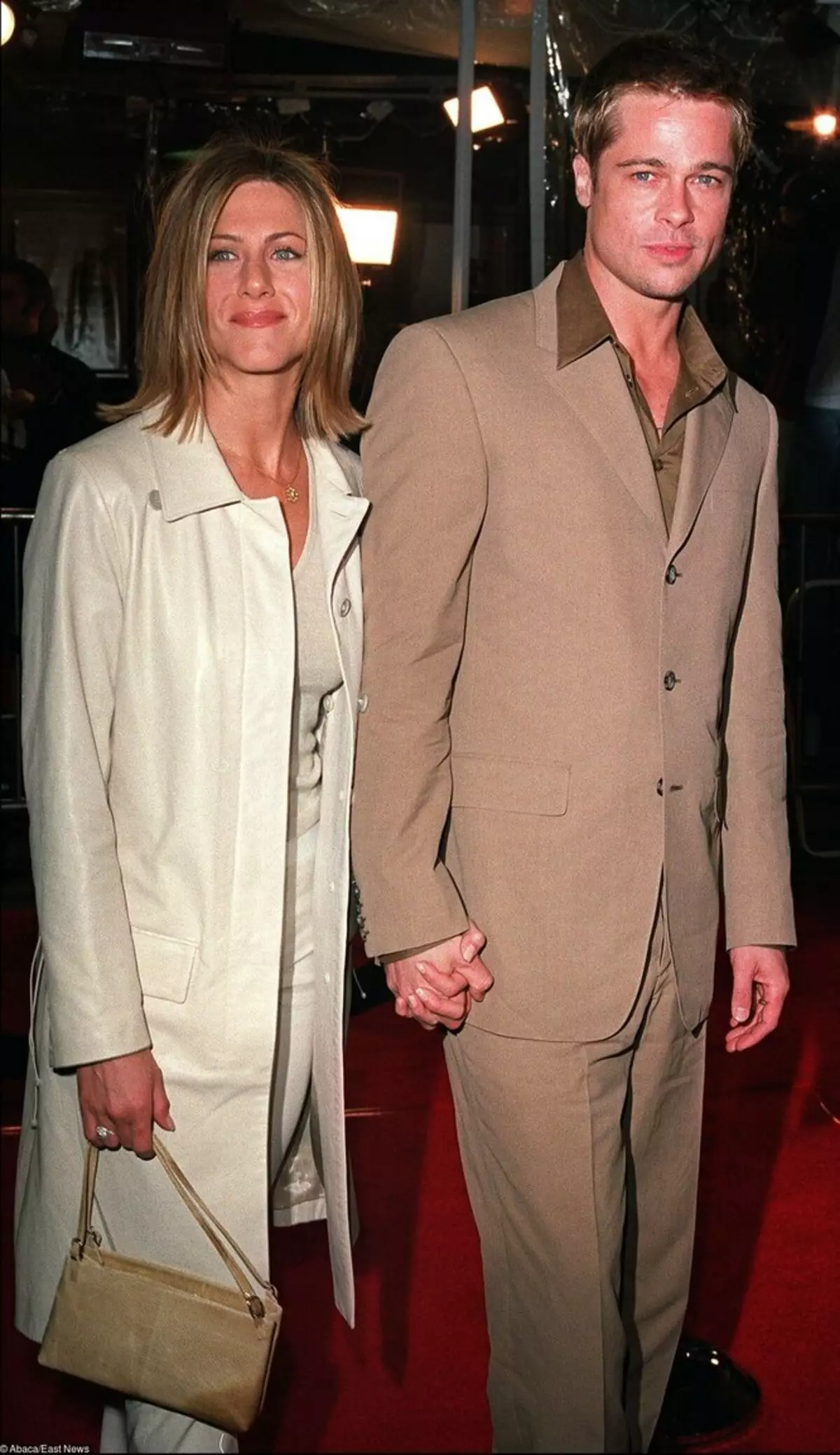 You will not be able to develop it: Brad Pitt copies the style of all his girls 50485_10