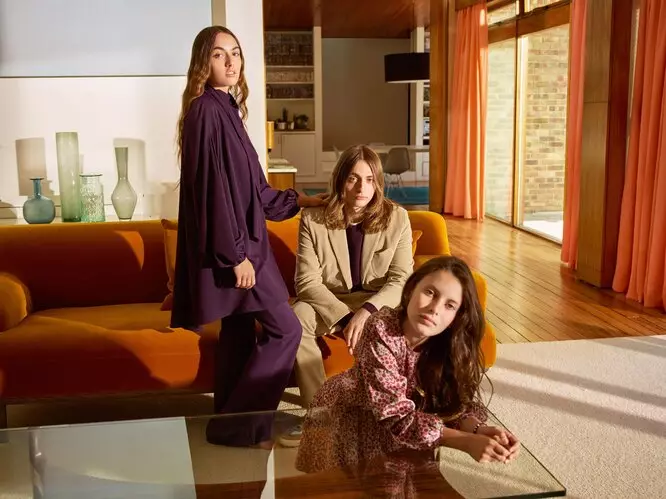 Mango showed a campaign with ABOA ADVA and Caroline Murphy: 70s again in trend 51465_8