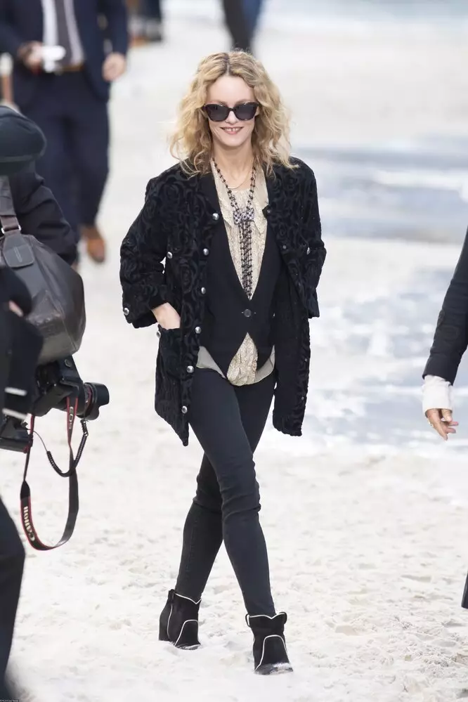 French Chic: Vanesca Paradise, Caroline de Megre and Others at Chanel Show 52103_3