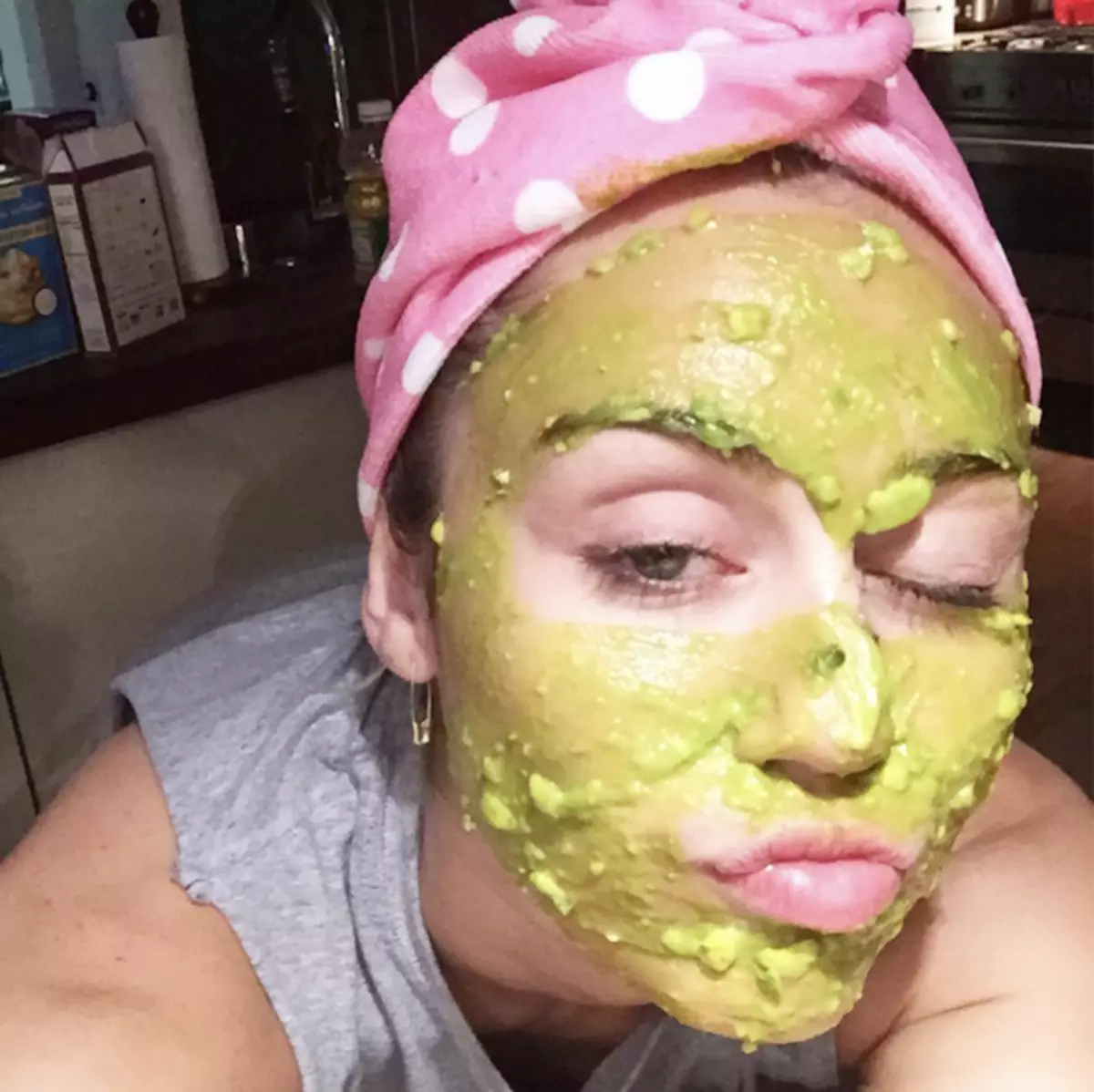 Gold and avocado: Favorite face stars masks 52232_2