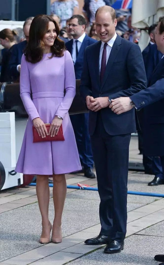 Duchess Catherine published in a lilac dress that worked a year ago 52269_3