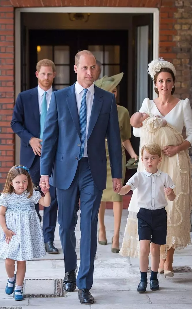 Duchess Catherine published in a lilac dress that worked a year ago 52269_4