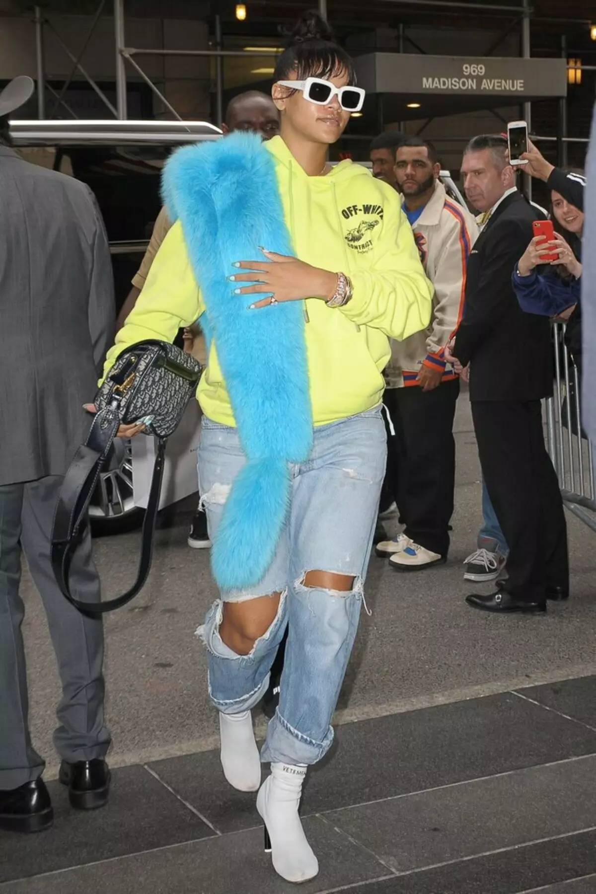 Do you warm your maiden? Wearing an artificial fur coat like Irina Shayk and other stars 52620_12