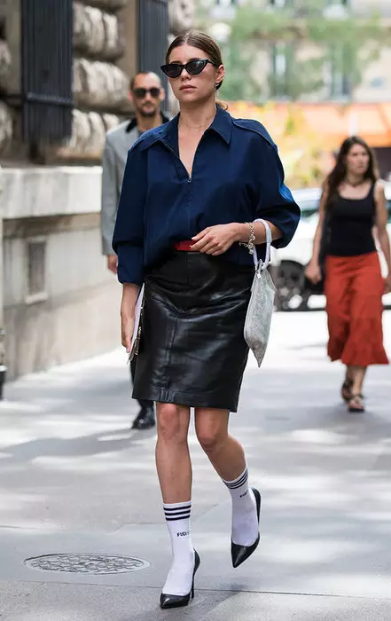 Leather skirts below the knee: 8 examples of successful images 52628_7