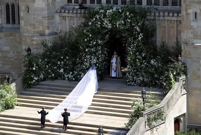 Designers who have the stars entrusted their wedding dresses in 2018 53325_3