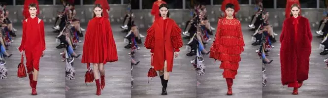 Woman in a red dress: 25 magnificent images with Valentino display in Tokyo 53539_2