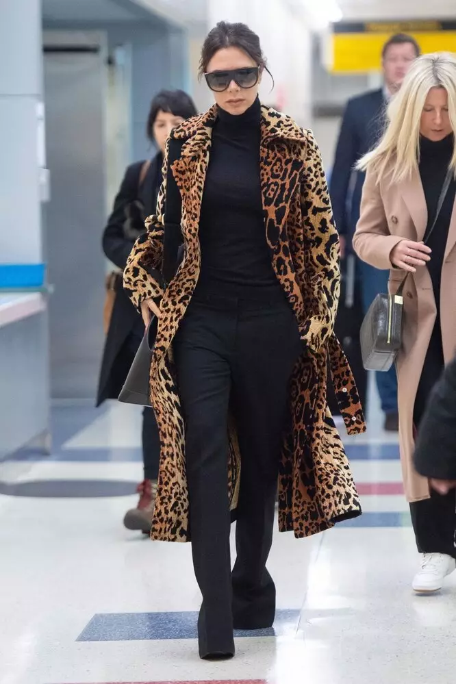 Wild Cat: Victoria Beckham shows how to wear a leopard coat 53569_2