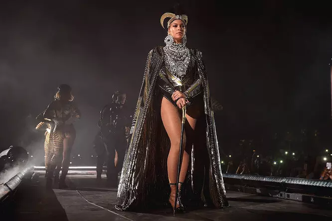 The most fashionable stage costumes Beyonce 53690_1