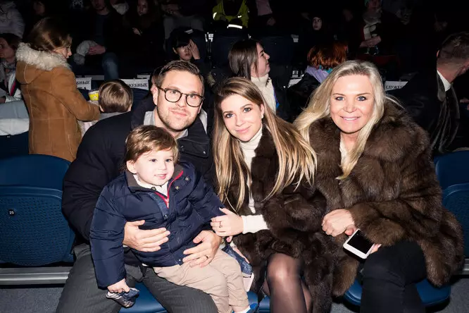 Guests of the premiere of the Swan Lake show Yana Rudkovskaya and Evgenia Plushenko 54152_6