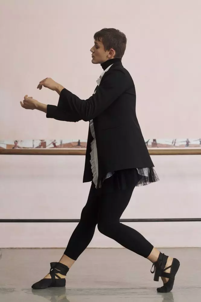 Ballet Punch: About Red Valentino love to modern choreography in brand lucket 55125_18