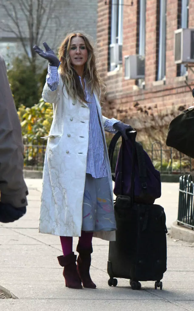 Sarah Jessica Parker demonstrates how to wear Trench this season 55221_2