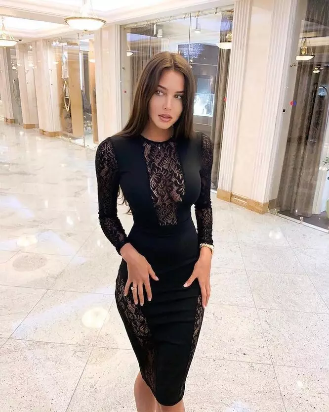 Anastasia Rytova called the perfect dress with transparent inserts 55357_1