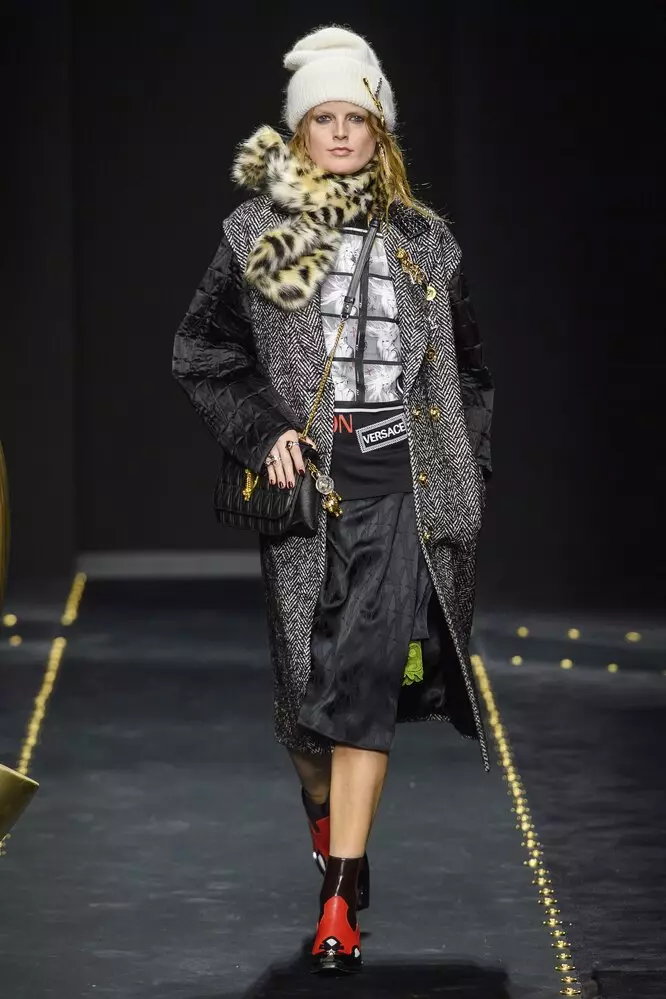 New Versace: Fashion House showed a collection for Millennalev, lovers in grunge 55571_13