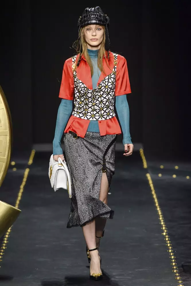 New Versace: Fashion House showed a collection for Millennalev, lovers in grunge 55571_17