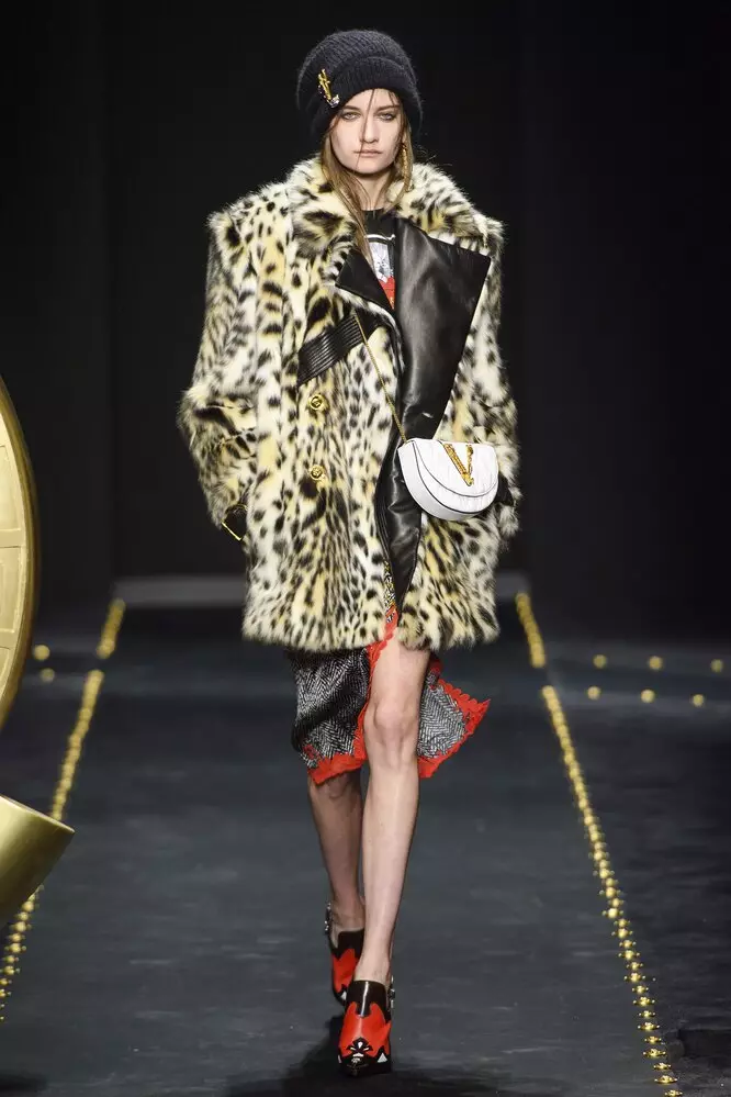 New Versace: Fashion House showed a collection for Millennalev, lovers in grunge 55571_18