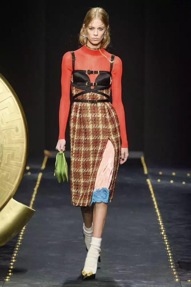 New Versace: Fashion House showed a collection for Millennalev, lovers in grunge 55571_22