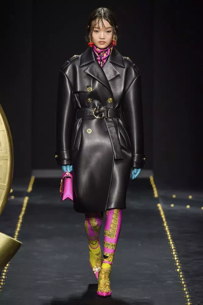 New Versace: Fashion House showed a collection for Millennalev, lovers in grunge 55571_39