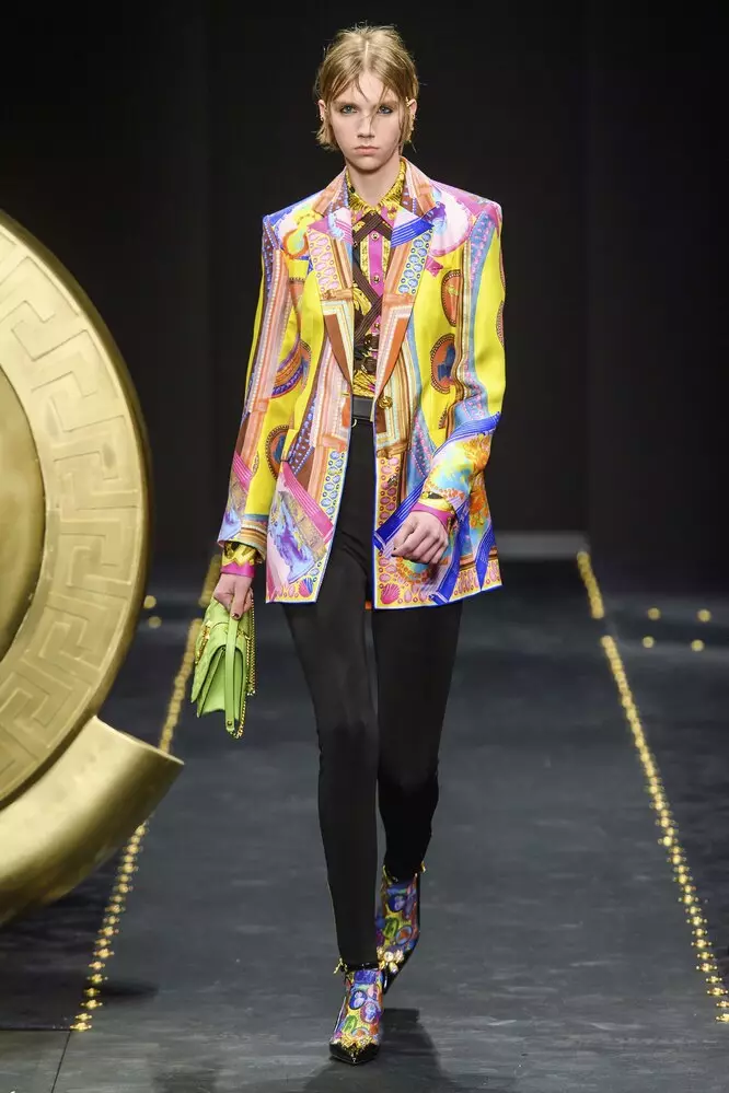 New Versace: Fashion House showed a collection for Millennalev, lovers in grunge 55571_41